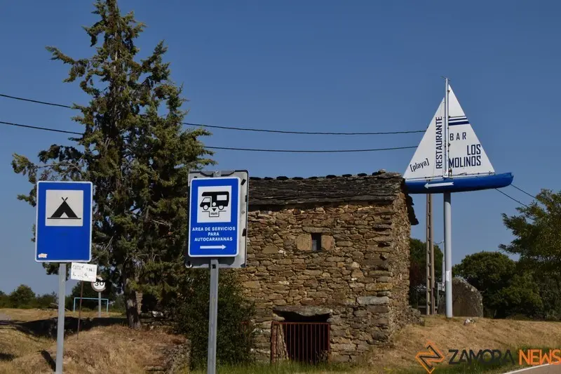 MANZANAL DE ARRIBA, aquí si hay playa y camping, monte, piraguas ...