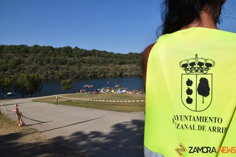 MANZANAL DE ARRIBA, aquí si hay playa y camping, monte, piraguas ...