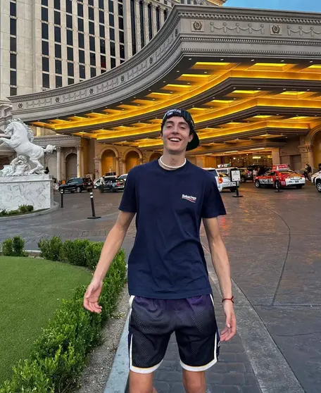 El Youtuber zamorano, Yo soy Plex, termina su vuelta al mundo en su pueblo