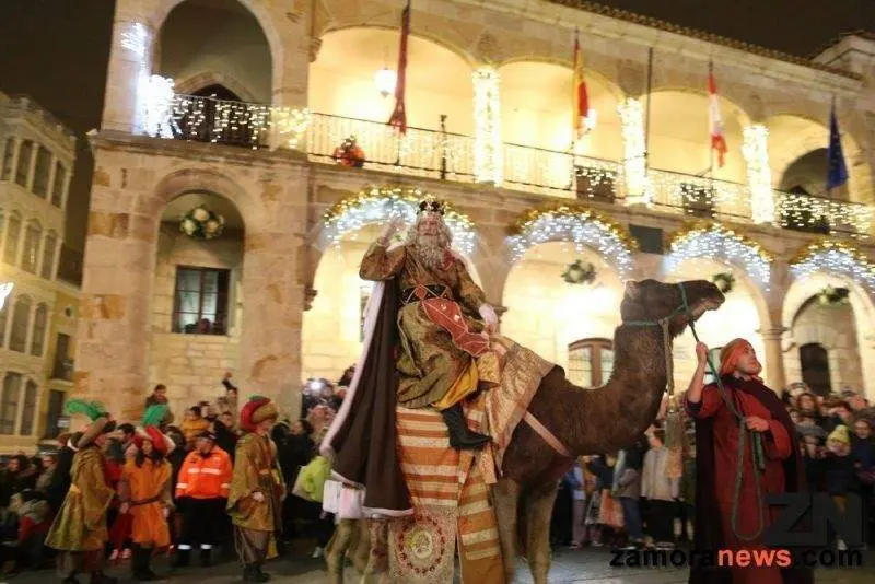 No olvides dejar comida a los Reyes Magos y tampoco a sus camellos